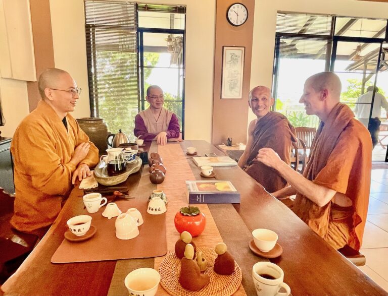 Mahesako比丘及Sucinno比丘到訪寂靜禪林 – Santavana Forest Hermitage
